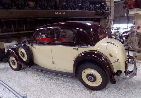 Mercedes-Benz 230 Limousine - Classic Car Wiki