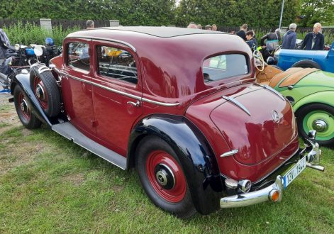 Mercedes-Benz 230 N Limousine - Classic Car Wiki
