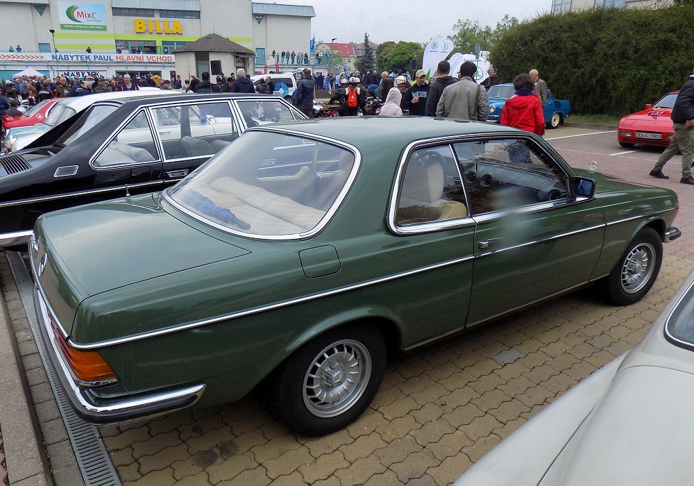 Mercedes-Benz 230 C Automatic - Classic Car Wiki